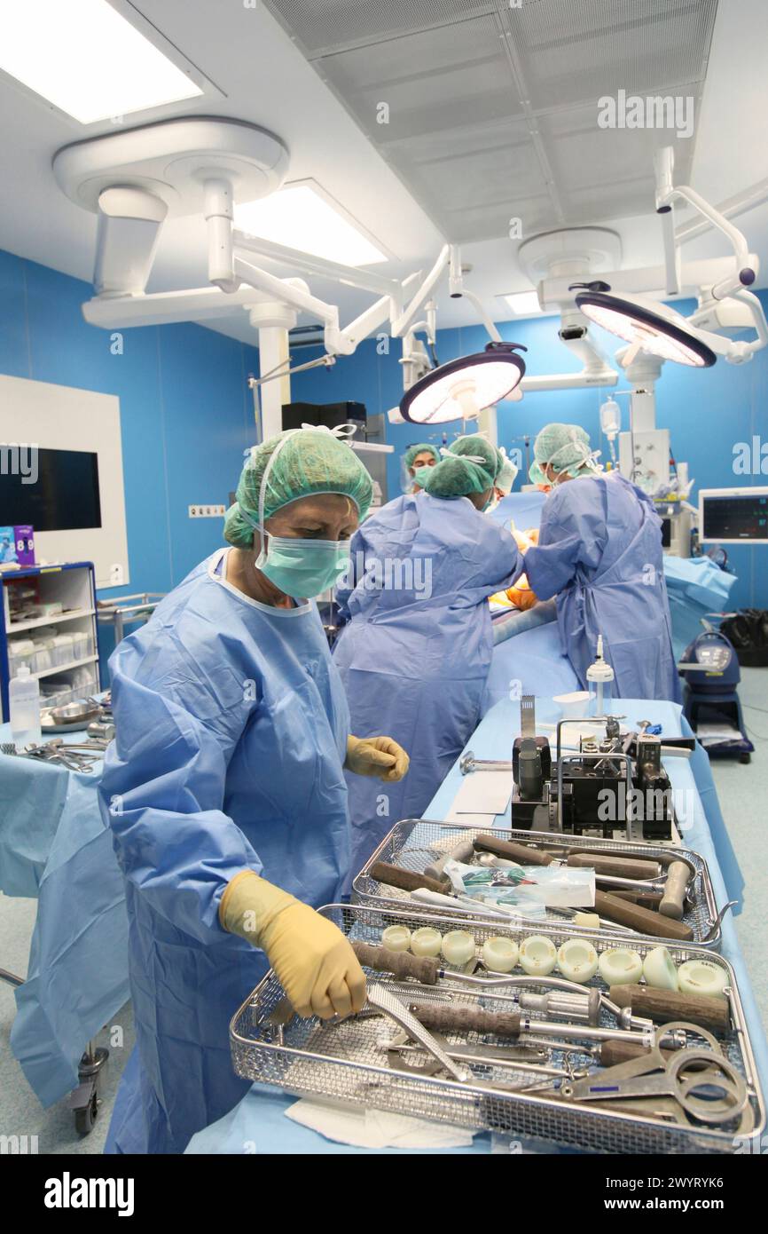 Hip replacement surgery, Orthopedics and Trauma surgery, Surgeon ...