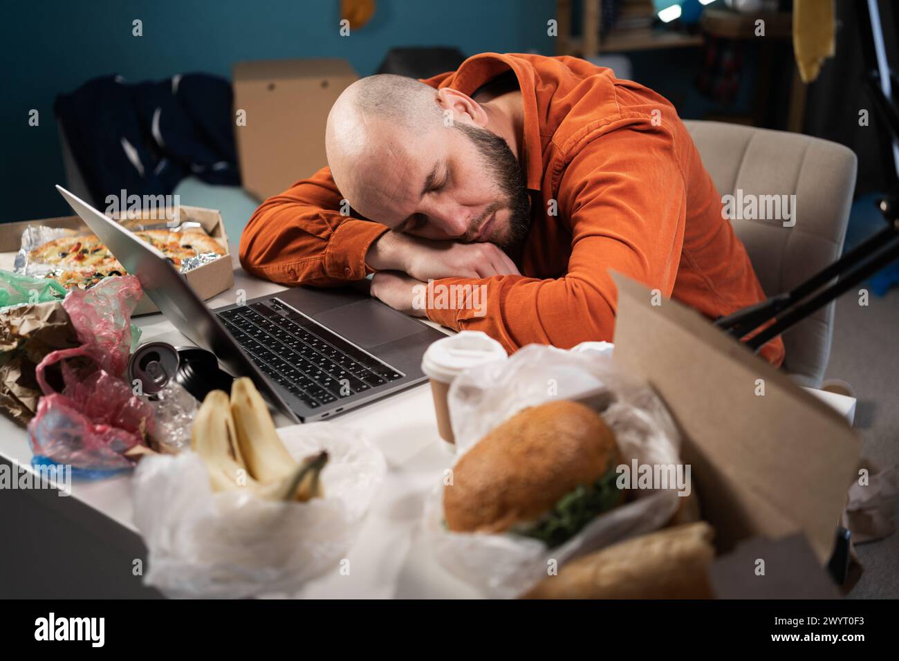 Mess untidy sleeping room hi-res stock photography and images - Alamy