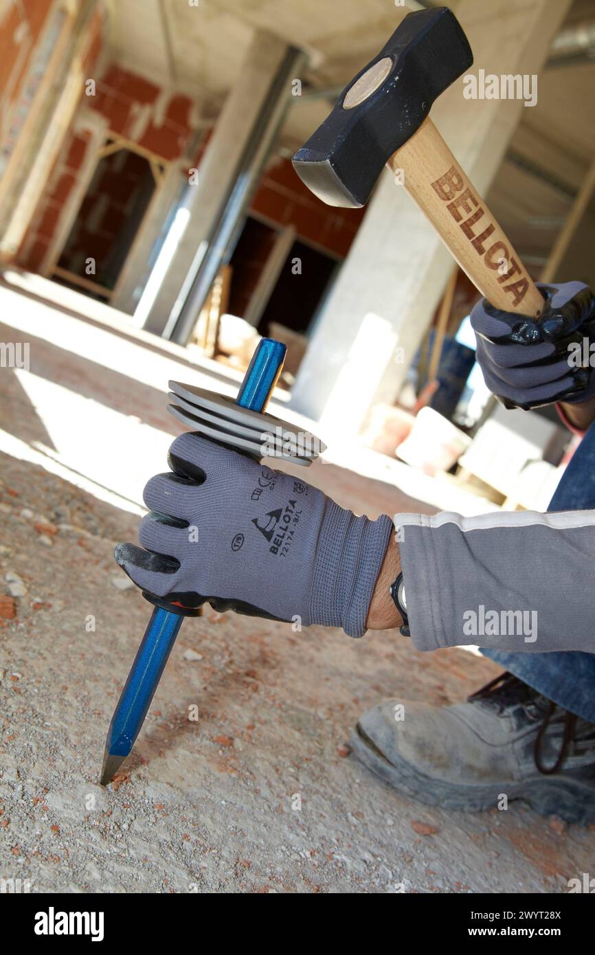 Construction worker with sledgehammer and pointer, Building hand tool ...