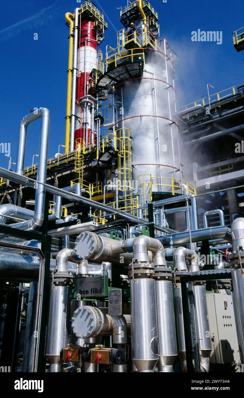 Fire drill at the hydrocracker. Repsol-YPF oil refinery. Tarragona ...