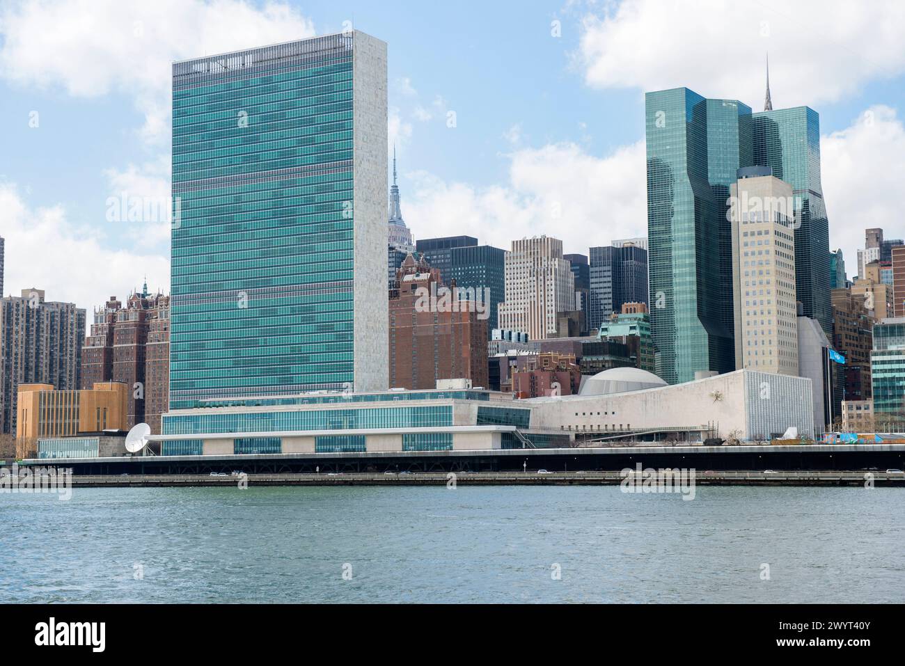 Manhattan and the United Nations HQ View on the skyline of Manhattan ...