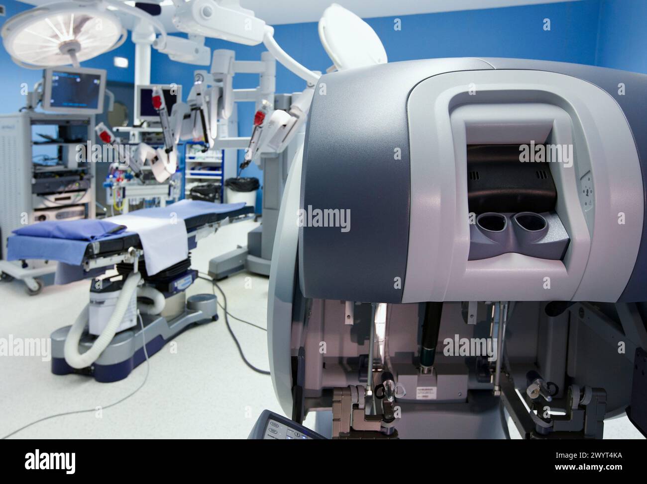 Operating room, prostate cancer robotic surgery, Da Vinci surgical ...