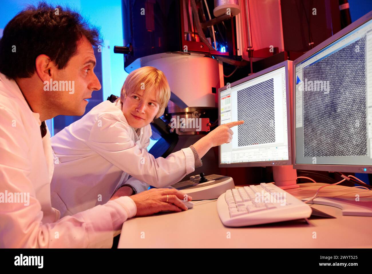 Atomic resolution imaging using TEM, High-Resolution Transmission ...