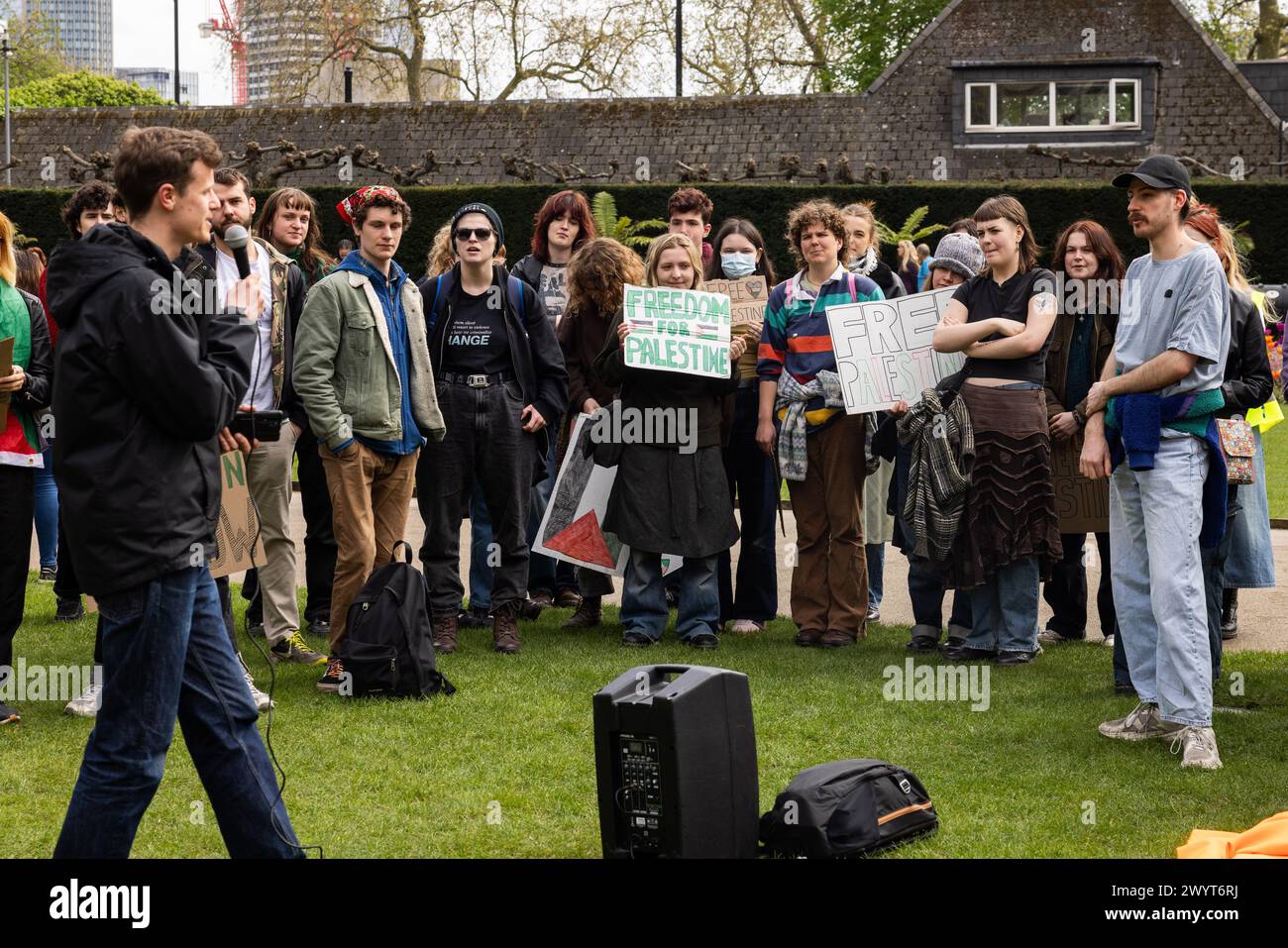 Victoria embarkment london hi-res stock photography and images - Alamy