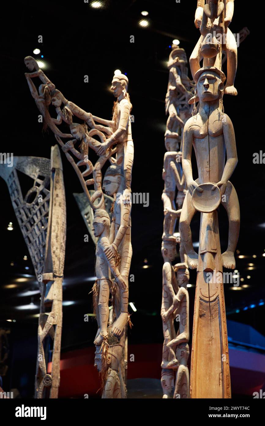 Prestige: Poteau bisj. Ancestor pole. Asmat. Indonesia. S.XX. Musée du ...