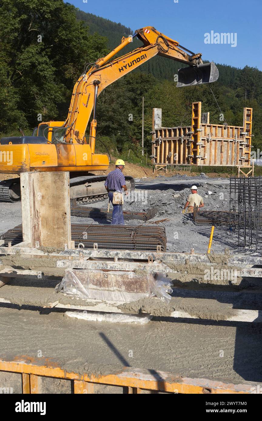 Vertical concrete formwork on hi-res stock photography and images - Alamy