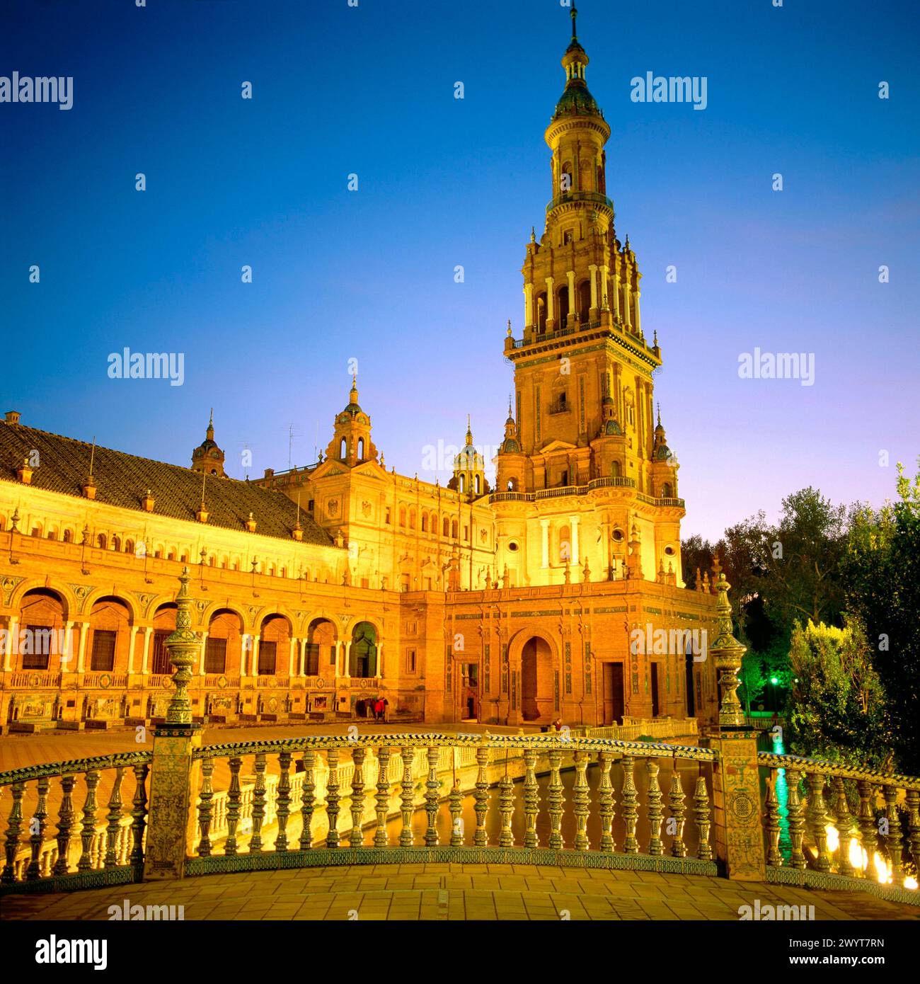 Torre plaza españa sevilla hi-res stock photography and images - Alamy