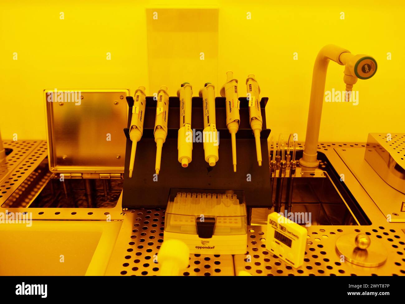 Photolithography room hi-res stock photography and images - Alamy