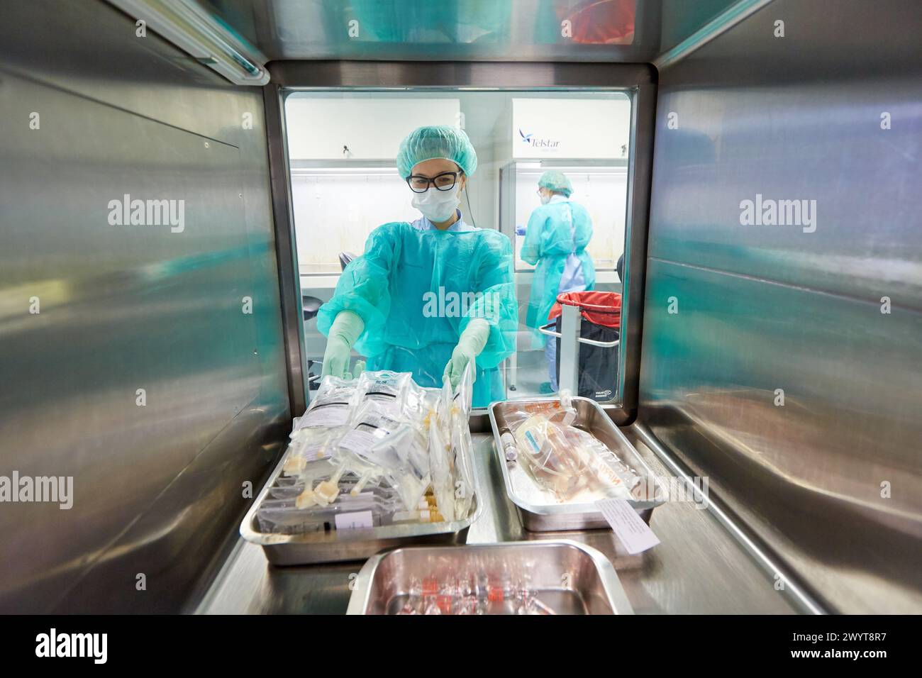 SAS window, Preparation of drugs, Clean room, Pharmacy, Hospital ...