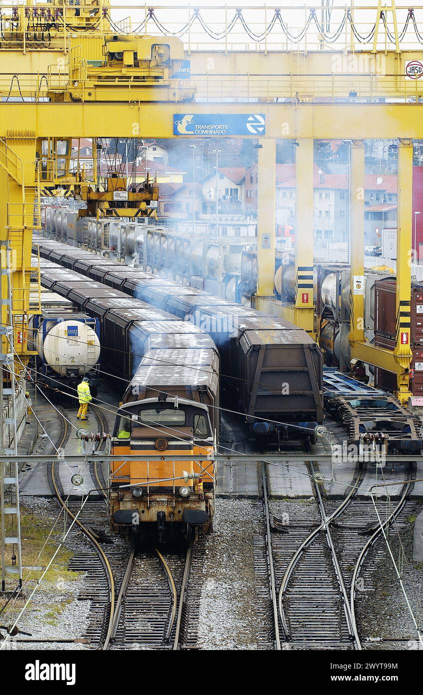 Freight trains. Irun. Guipúzcoa (Spanish-French border Stock Photo - Alamy