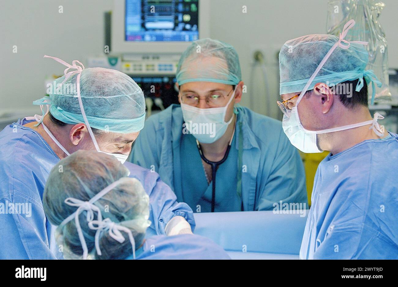 Surgeons at laparoscopy operating room of hospital Stock Photo - Alamy