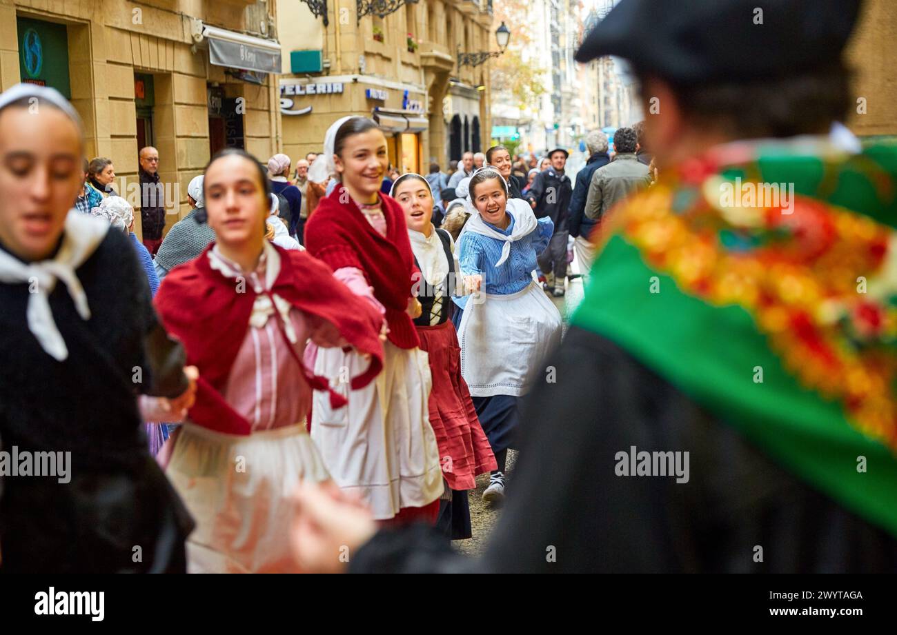 Basque dances and regional costumes, Olentzero and Mari Domingi ...