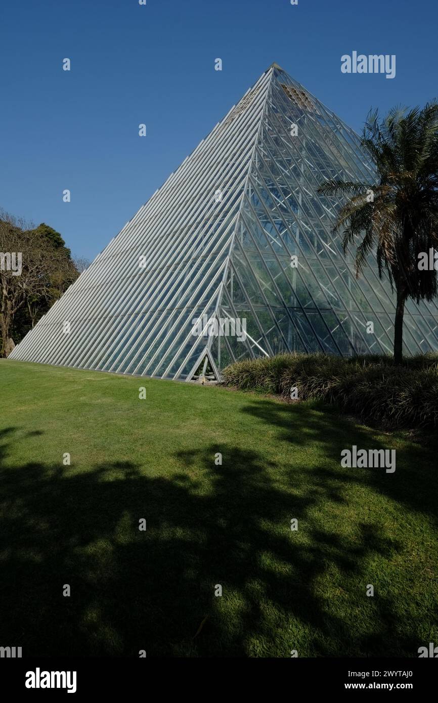 The Pyramid Glass House in the Royal Botanic Gardens Sydney ...
