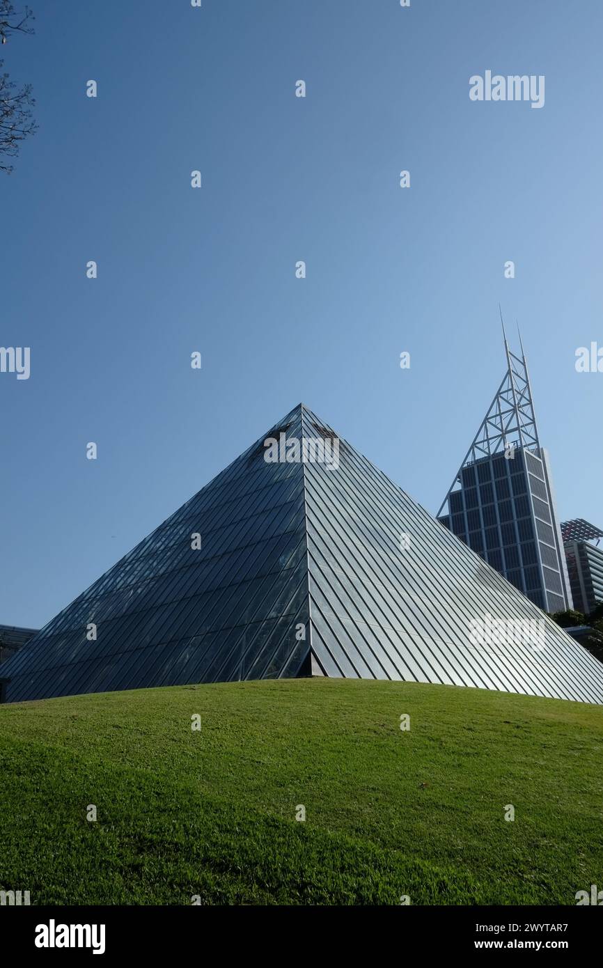 The Pyramid Glass House in the Royal Botanic Gardens Sydney ...