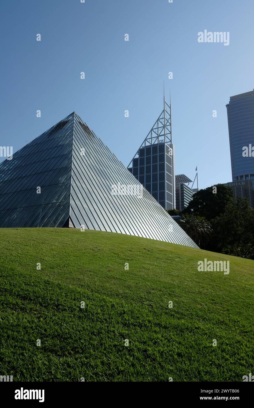 The Pyramid Glass House in the Royal Botanic Gardens Sydney ...