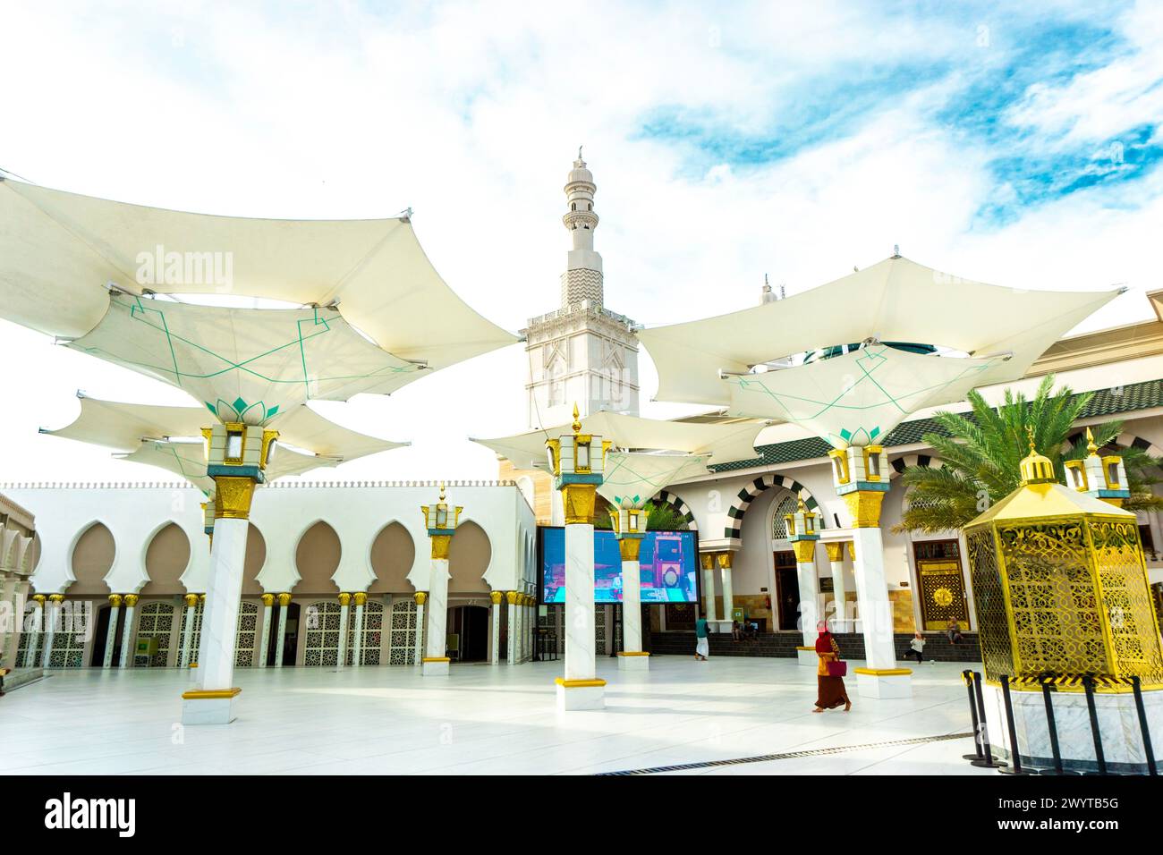 The beautiful Ar-Rahman mosque. This mosque has architecture similar to ...