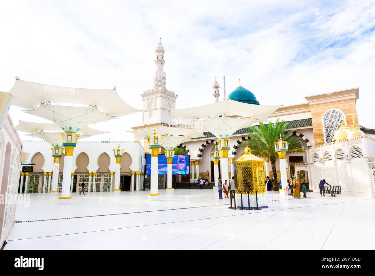 The beautiful Ar-Rahman mosque. This mosque has architecture similar to ...