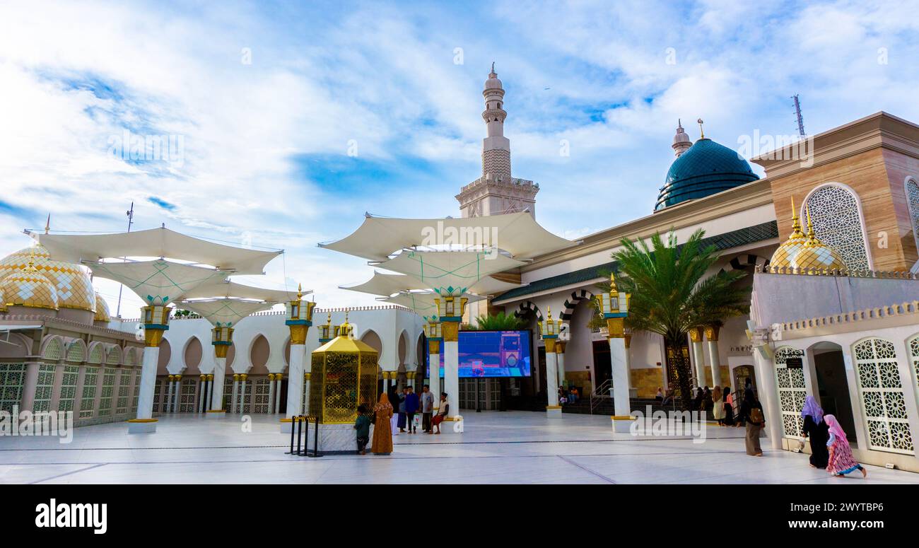 The beautiful Ar-Rahman mosque. This mosque has architecture similar to ...