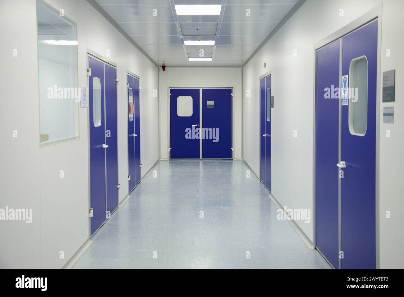 Cleanroom corridor hi-res stock photography and images - Alamy