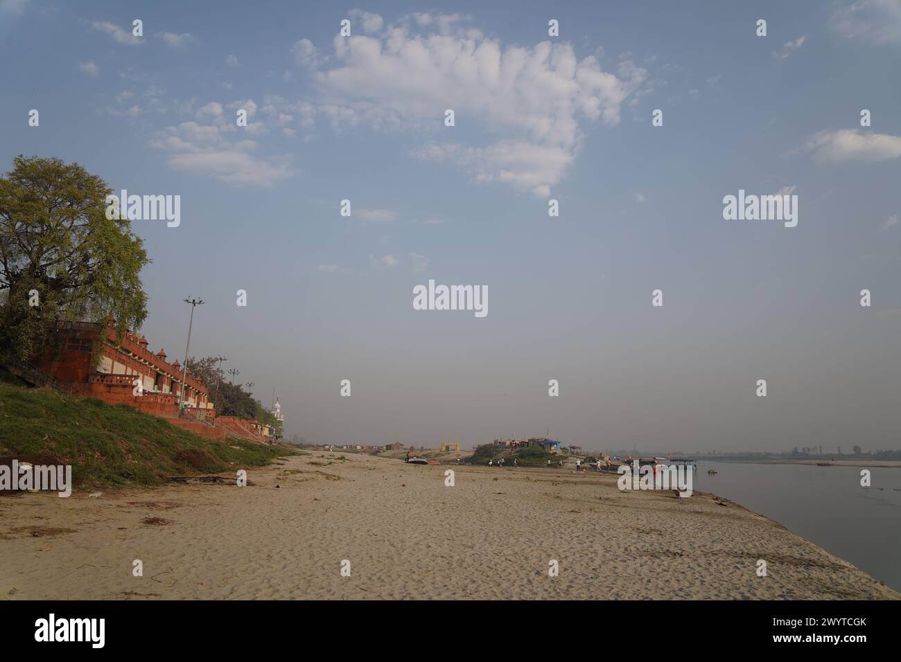 Sarsaiya Ghat and riverbed of the Ganges. Kanpur, Uttar Pradesh, India ...