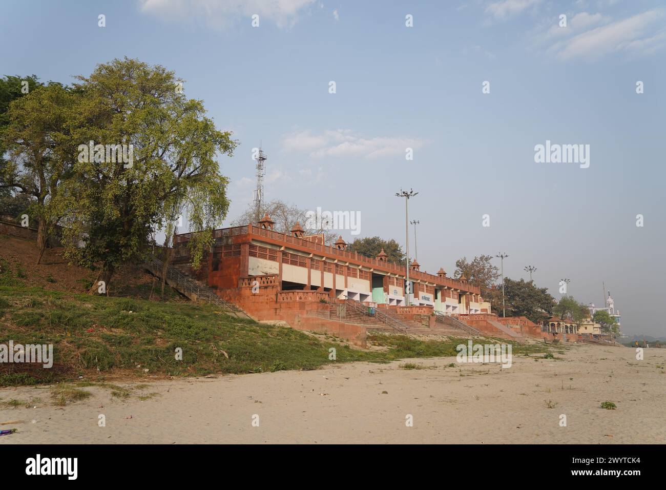 Sarsaiya Ghat and riverbed of the Ganges. Kanpur, Uttar Pradesh, India ...