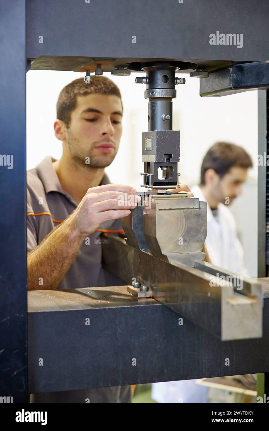 Tensile test flexion fiber sample hi-res stock photography and images ...