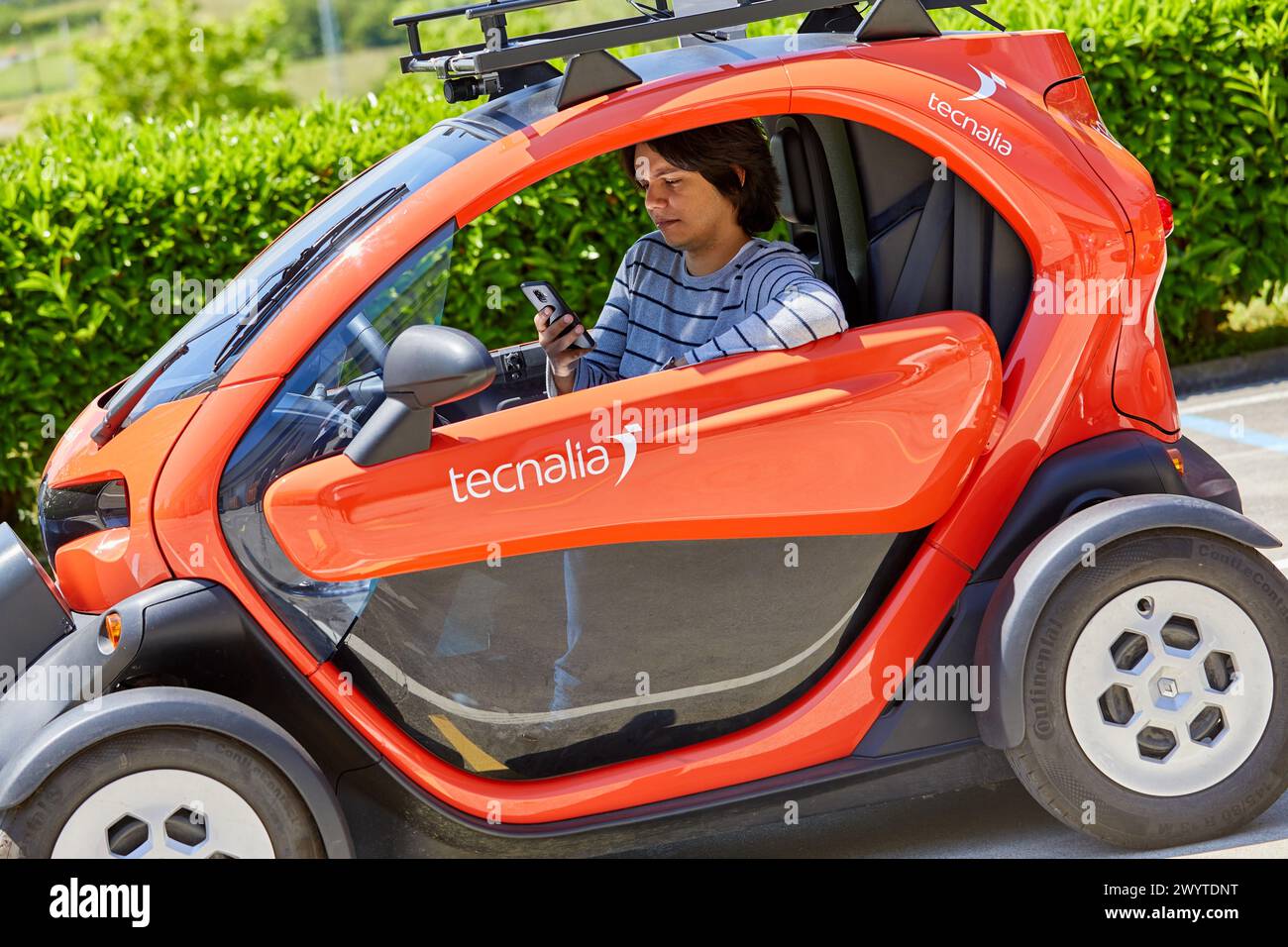 Twizzy, electric vehicle, Researchers work in two electric cars, the ...