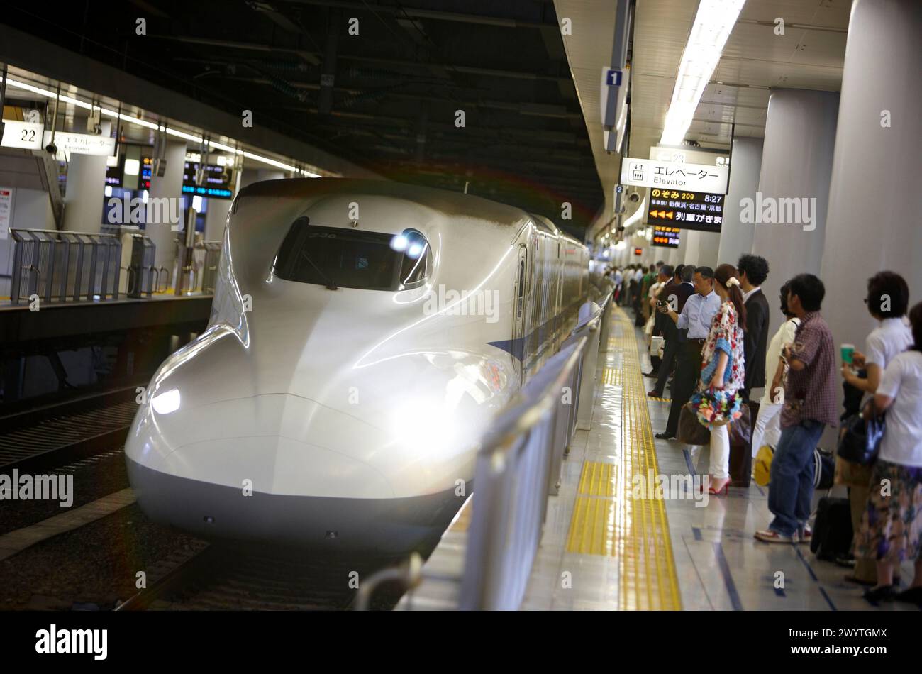 Shinkansen, Railway station, Shinjuku, Tokyo, Japan Stock Photo - Alamy