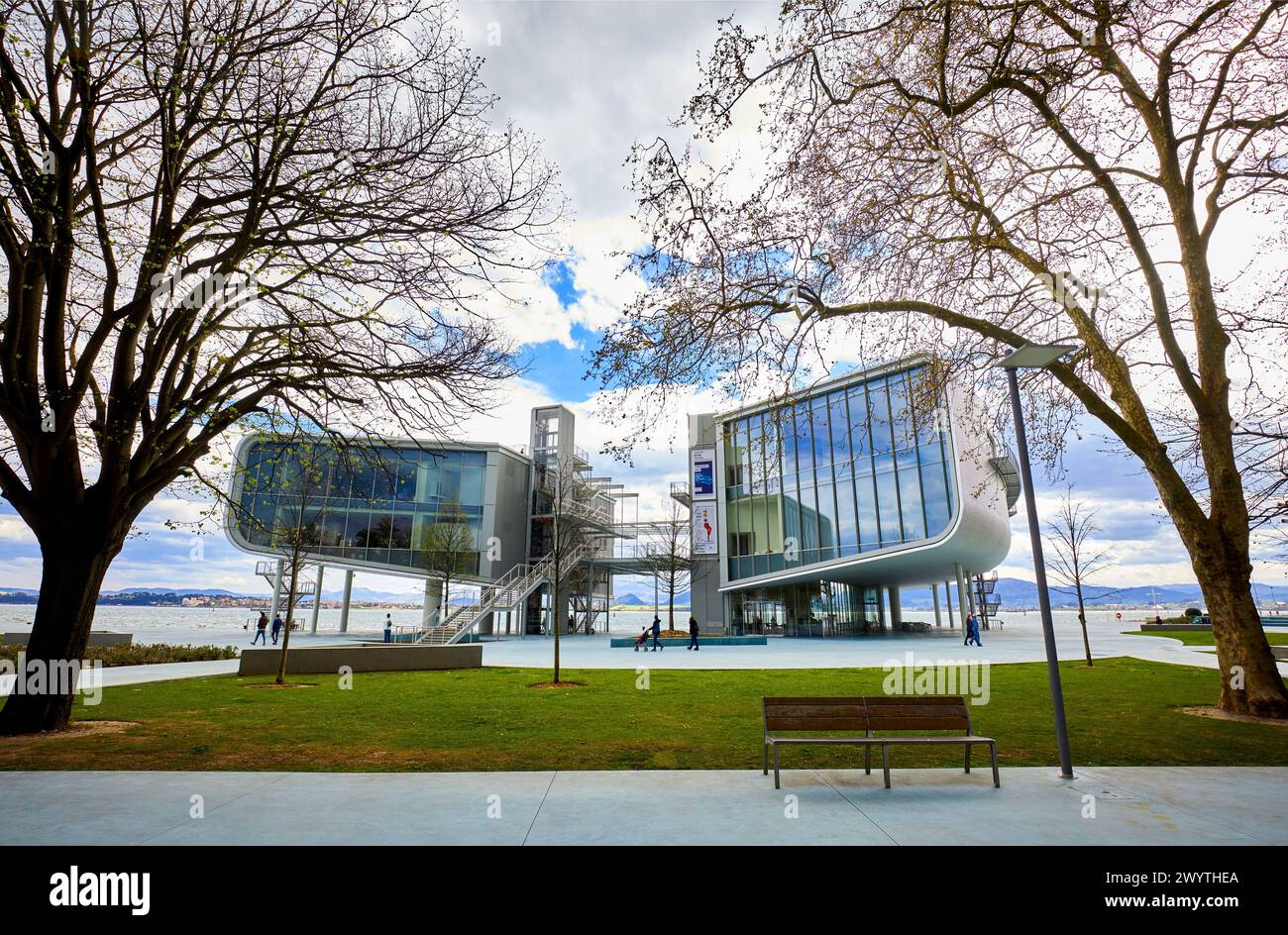 Botin Center Museum Art and Culture, Architect Renzo Piano, Jardines de ...