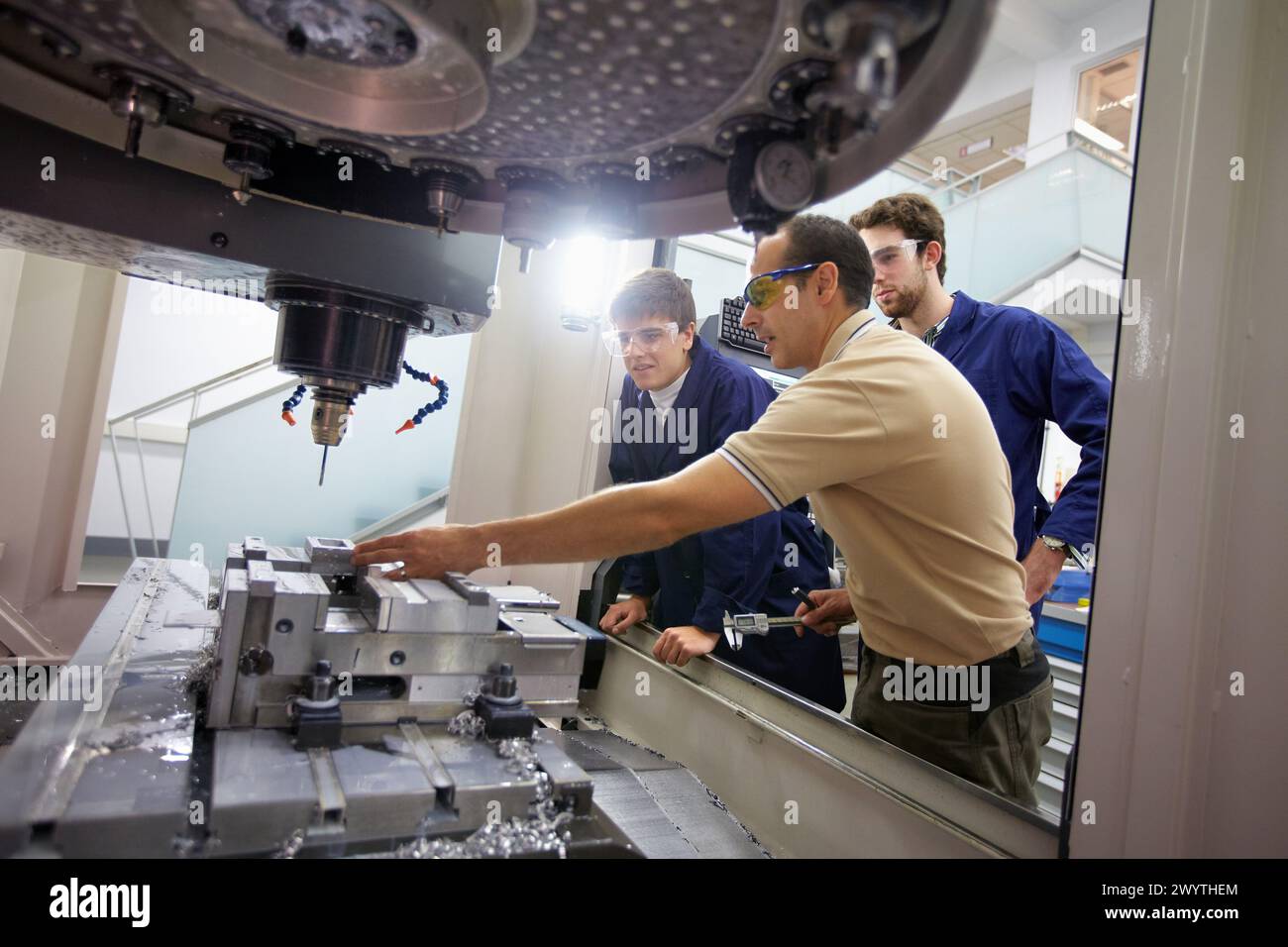 Training center 3 axis machining hi-res stock photography and images ...