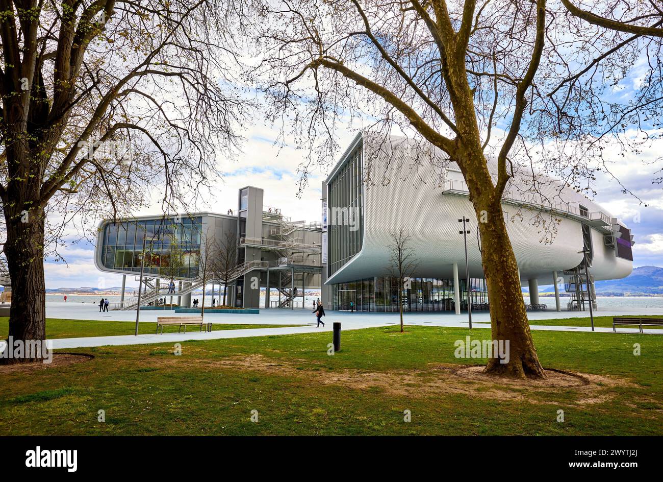 Botin Center Museum Art and Culture, Architect Renzo Piano, Jardines de ...