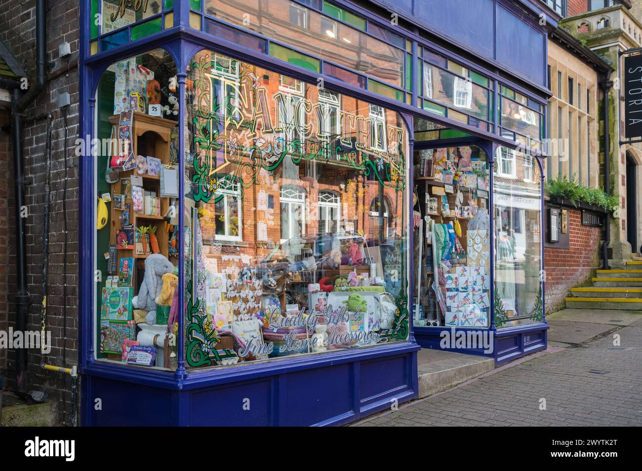 Fancy shop hi-res stock photography and images - Alamy