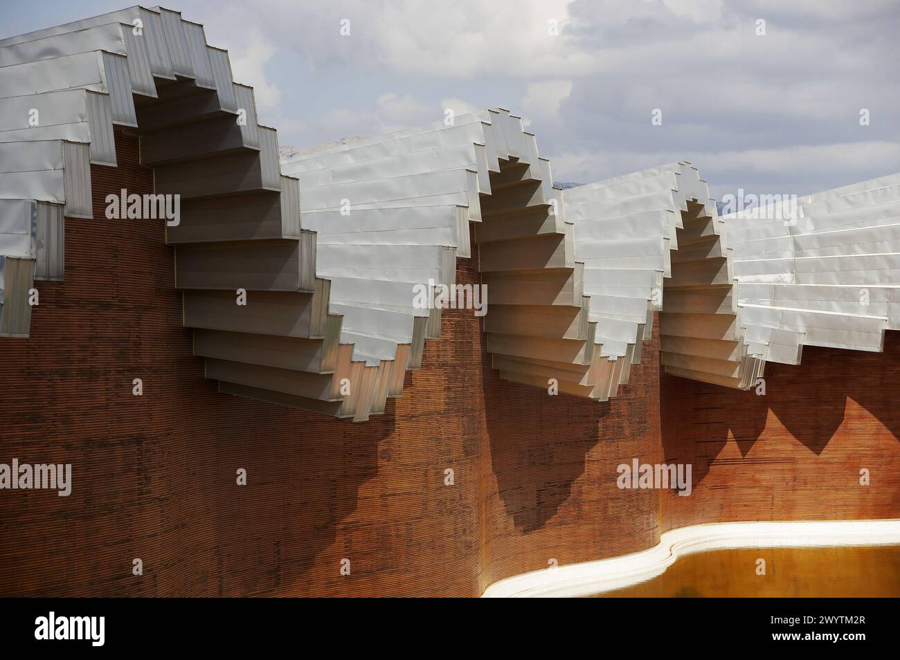 Ysios winery building design by Santiago Calatrava. Laguardia, Rioja ...