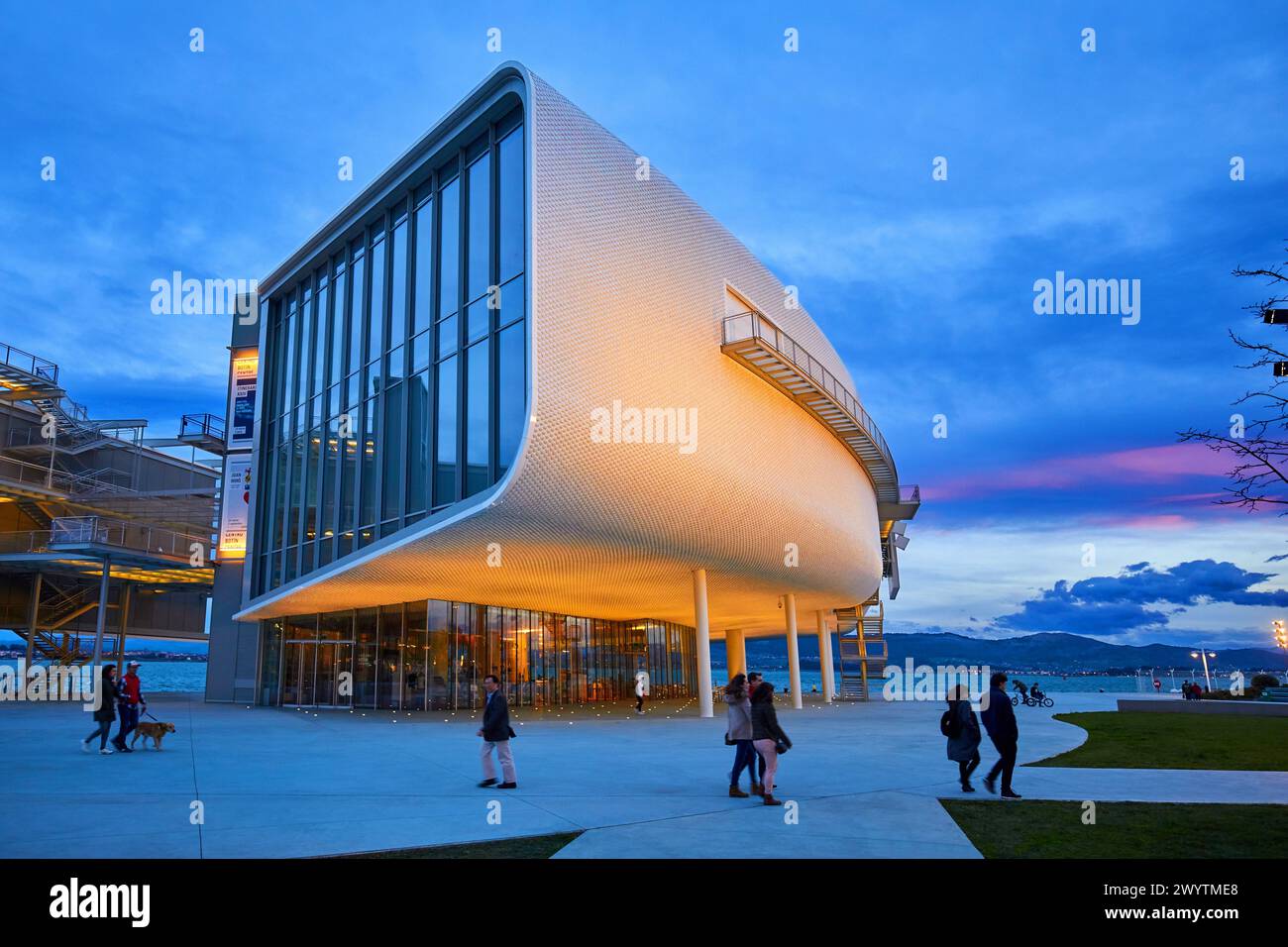Botin Center Museum Art and Culture, Architect Renzo Piano, Jardines de ...