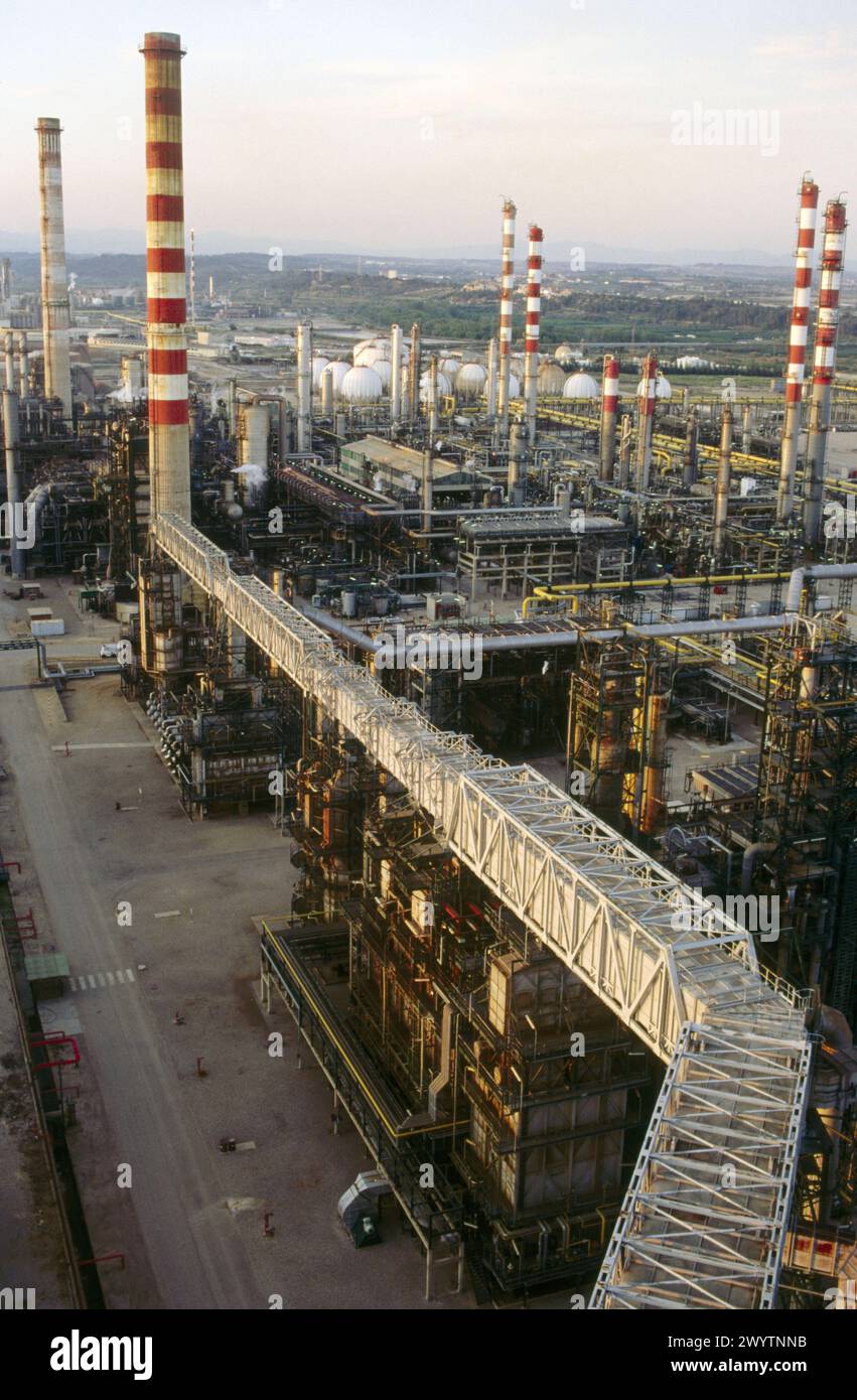 Repsol tarragona refinery hi-res stock photography and images - Alamy