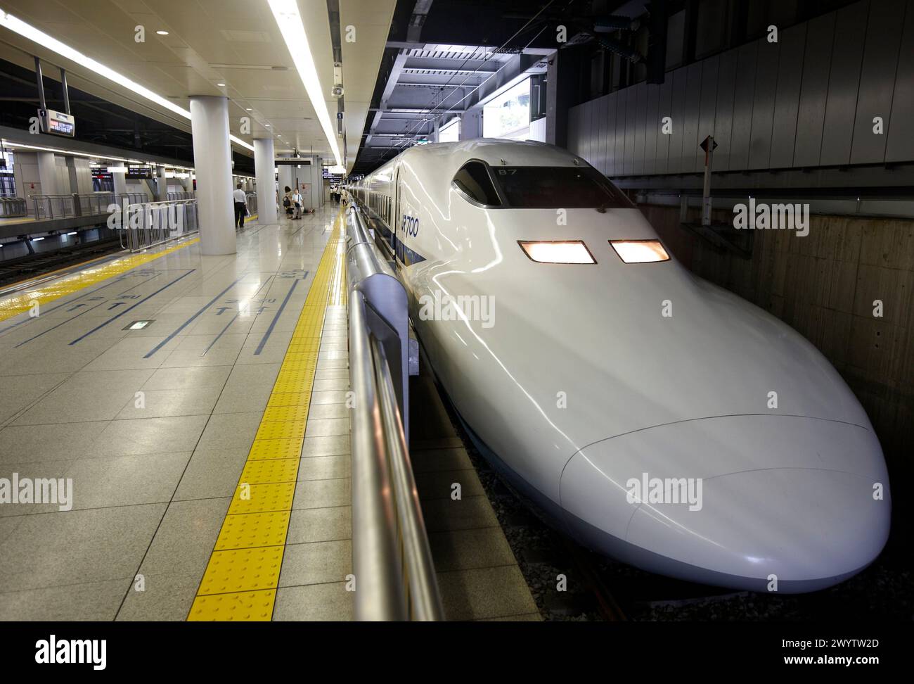 Shinkansen, Railway station, Shinjuku, Tokyo, Japan Stock Photo - Alamy