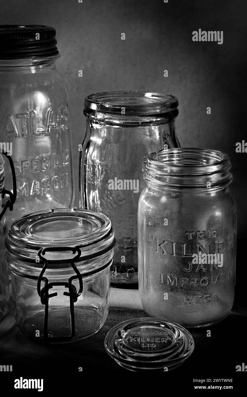 Pontil type hi-res stock photography and images - Alamy