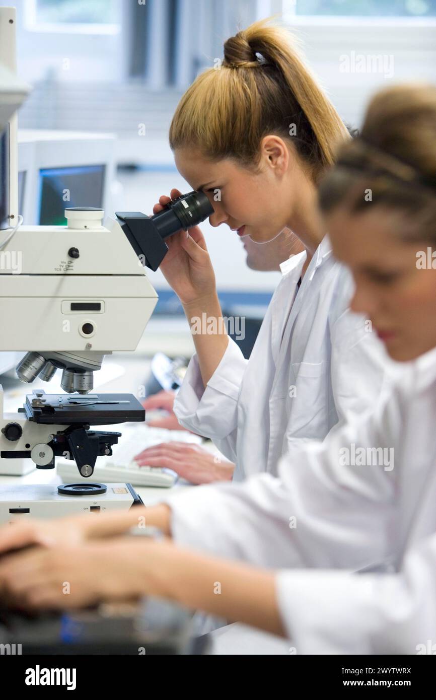 Laser confocal microscope hi-res stock photography and images - Alamy