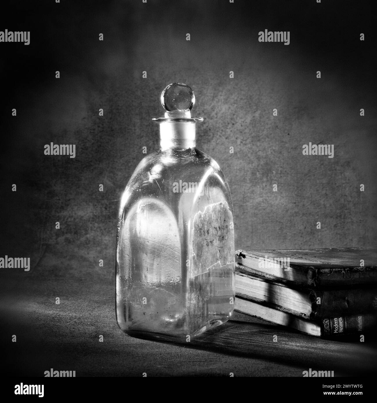 Pontil type hi-res stock photography and images - Alamy