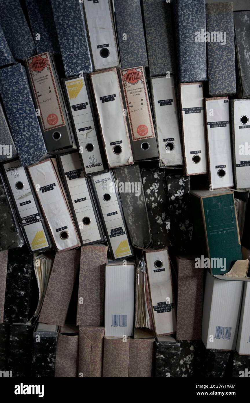 Old filing cabinets hi-res stock photography and images - Alamy