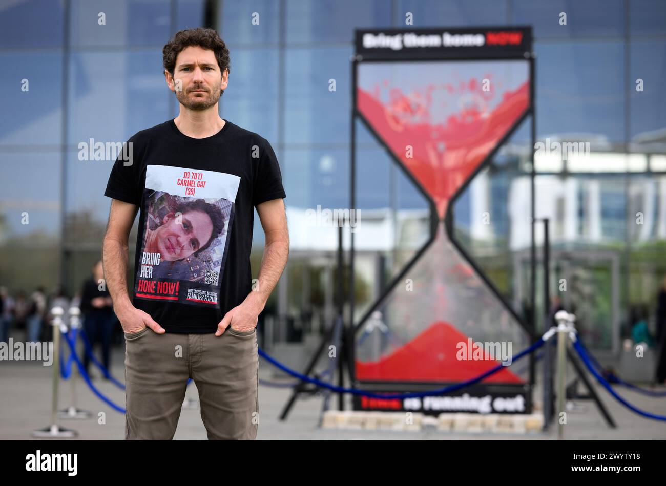08 April 2024, Berlín: Alon Gat, brother of kidnapped hostage Carmel ...