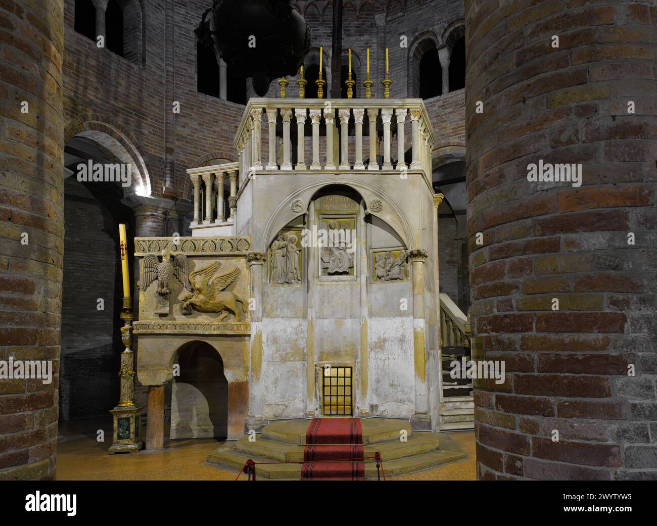 The old pulpit - Basilica del Santo Sepolcro on Piazza delle Sette ...