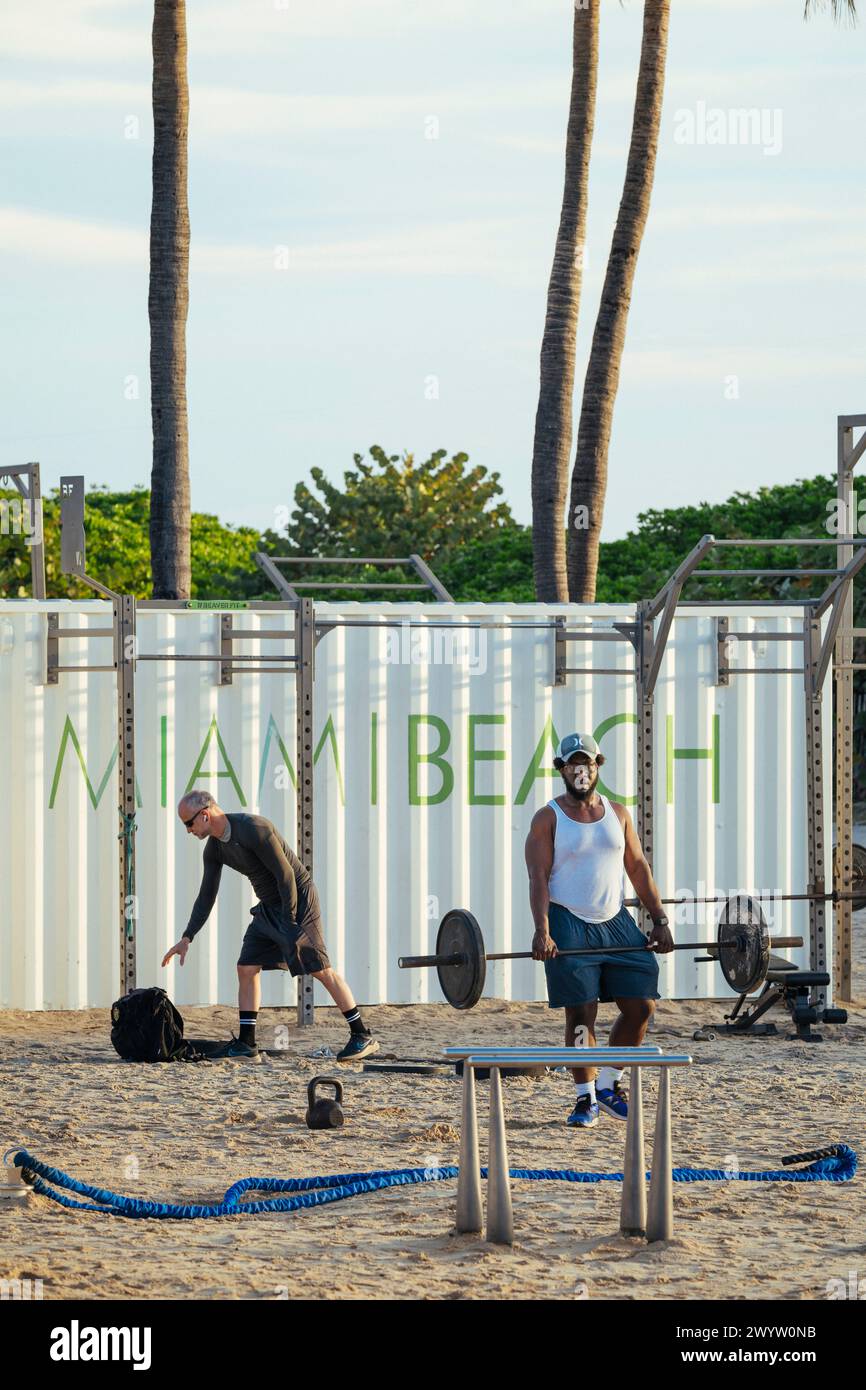 Beach gym miami hi-res stock photography and images - Alamy