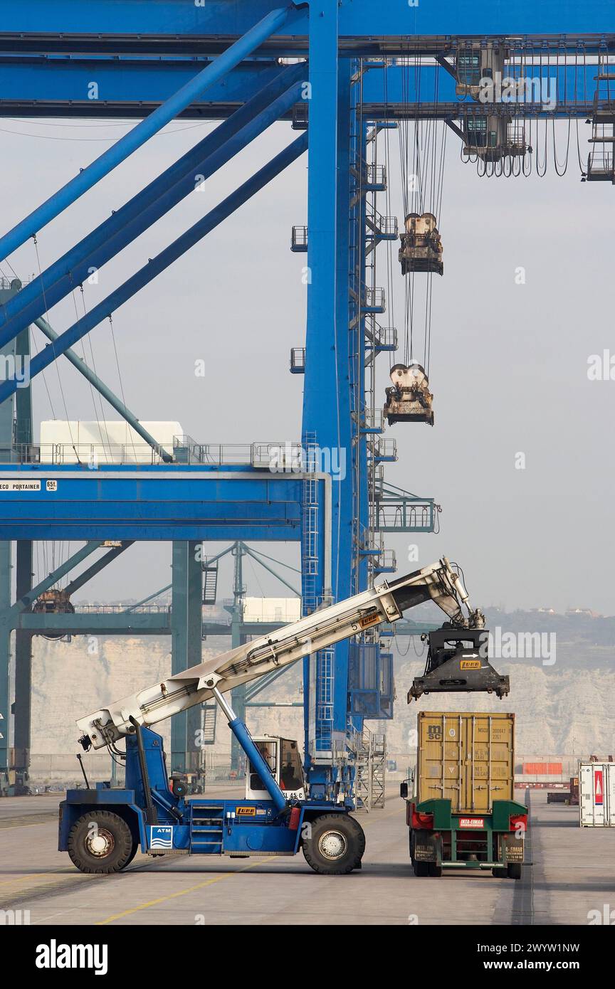 Loading containers, Port of Bilbao, Santurce, Bizkaia, Basque Country ...