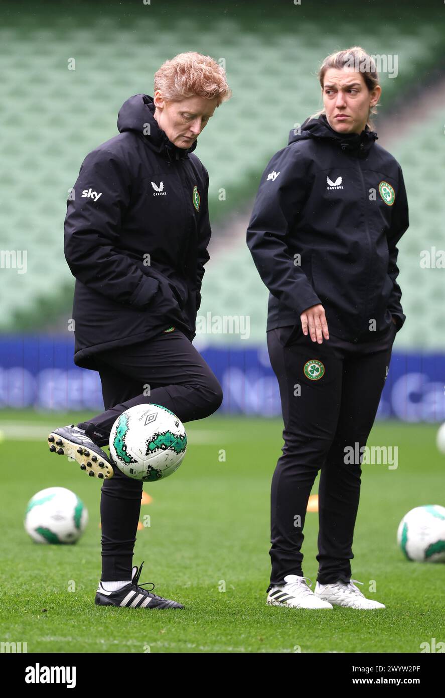 Republic of Ireland head coach Eileen Gleeson (left) during a training ...
