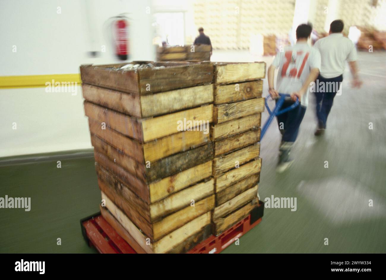Man with barrow of fish hi-res stock photography and images - Alamy