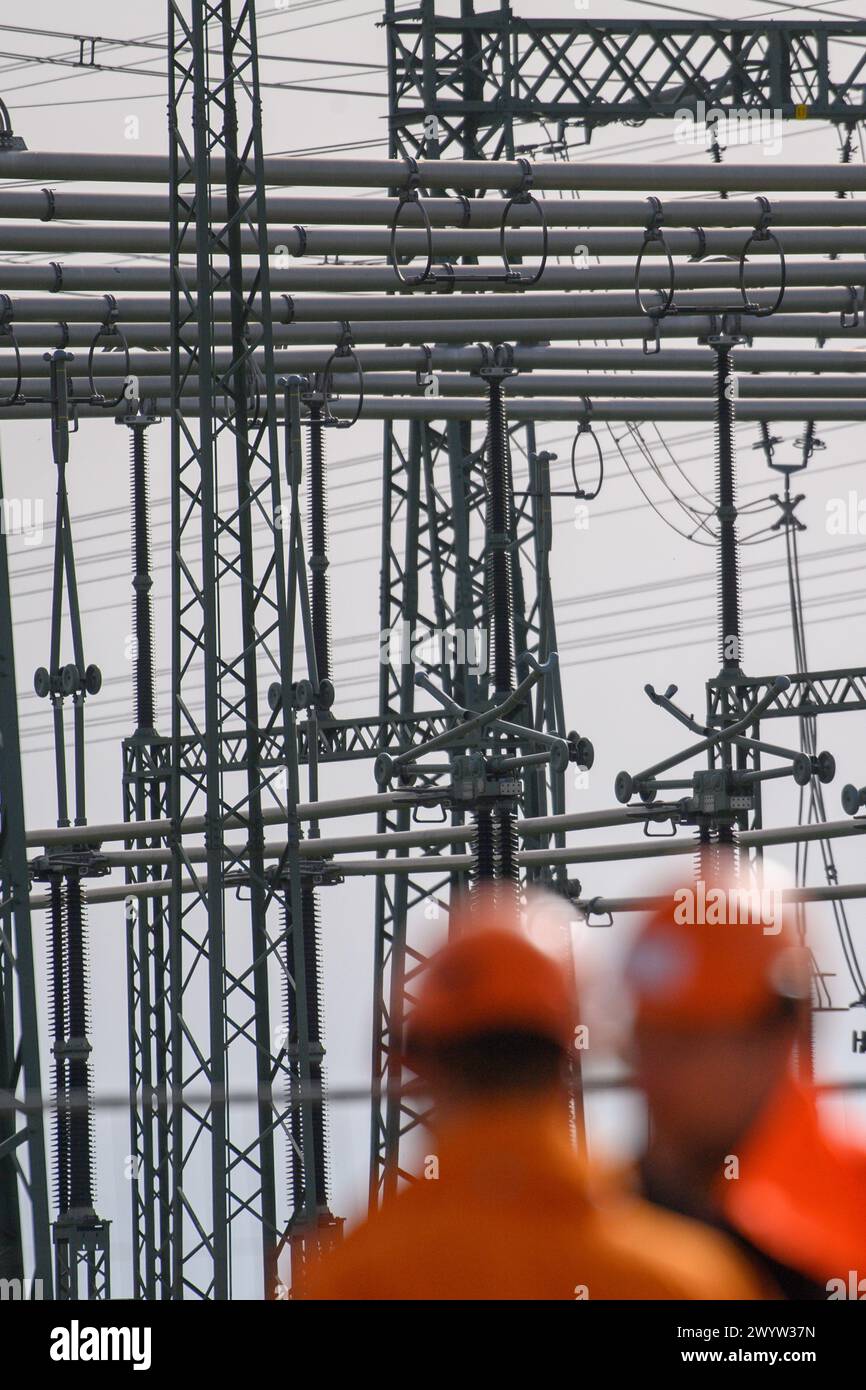 Wolmirstedt, Germany. 08th Apr, 2024. Workers wearing helmets stand in ...
