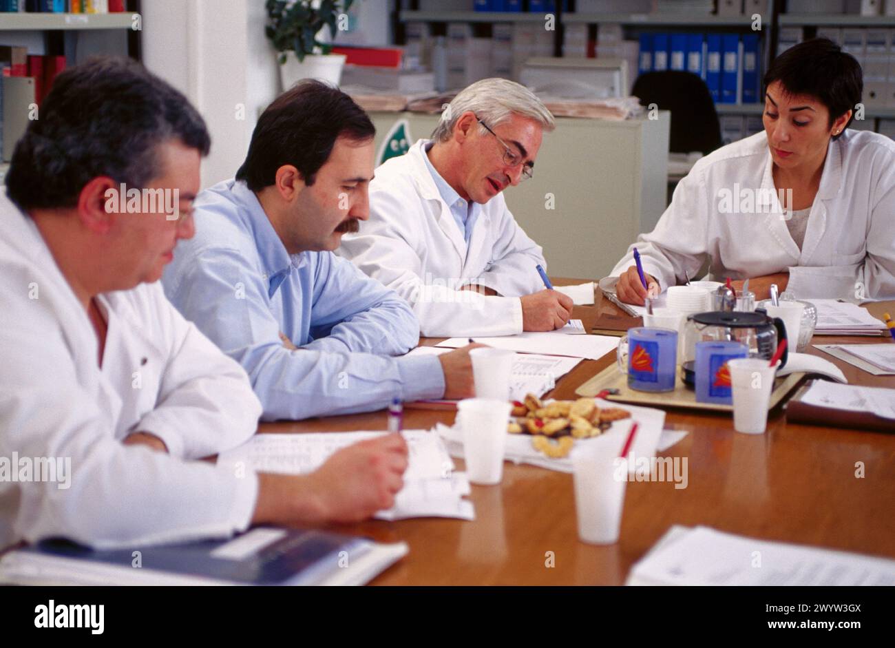 Teaching staff meeting in a hospital Stock Photo - Alamy