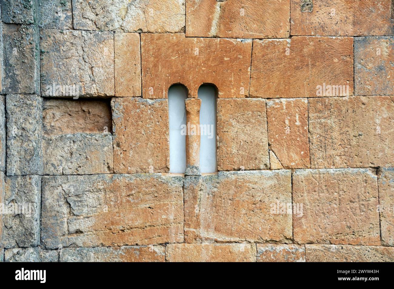 Keyhole windows hi-res stock photography and images - Alamy