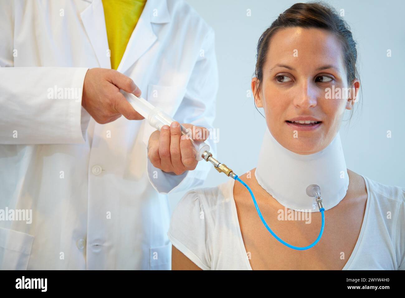 Placing a splint to a patient hi-res stock photography and images - Alamy